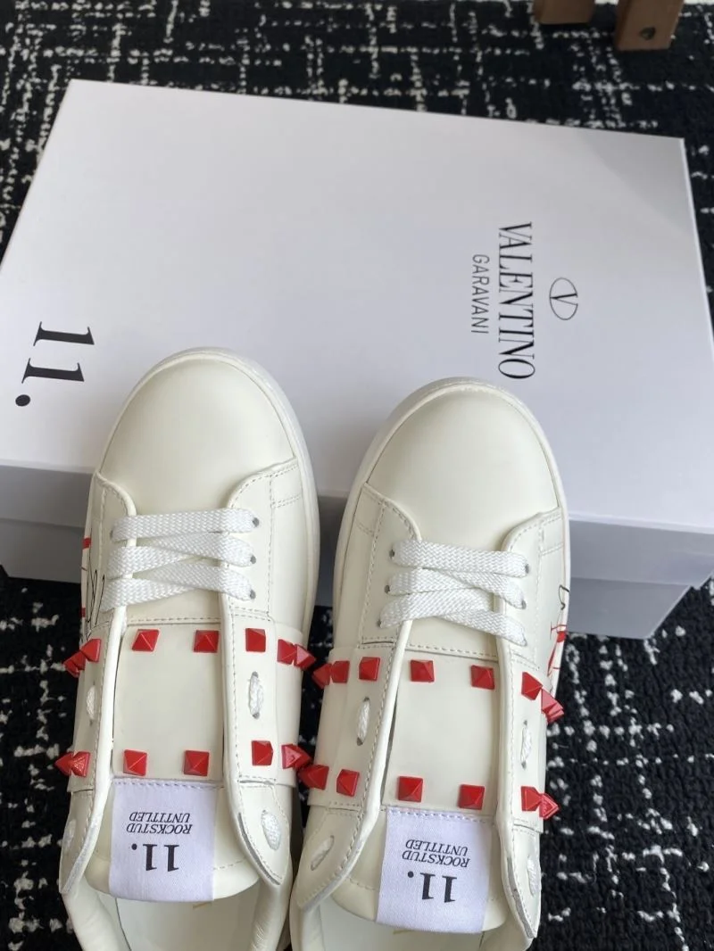 Top match Valentino Rockstud Untitled Shoes