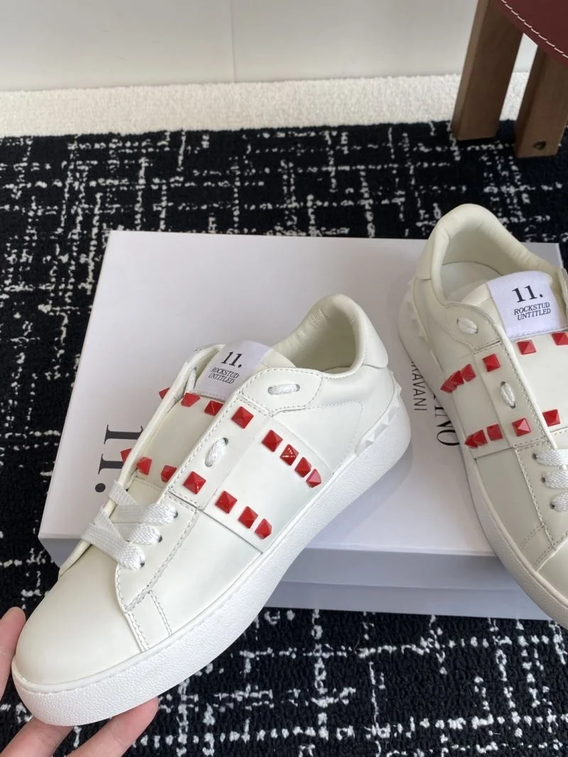 Top match Valentino Rockstud Untitled Shoes