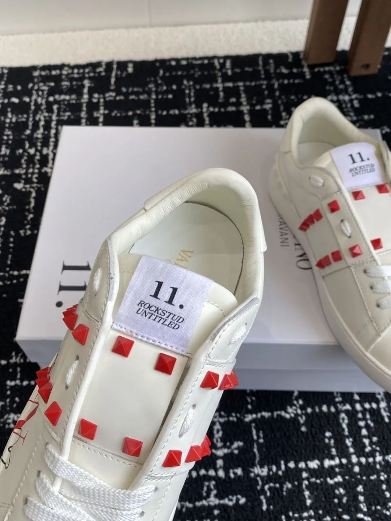 Top match Valentino Rockstud Untitled Shoes