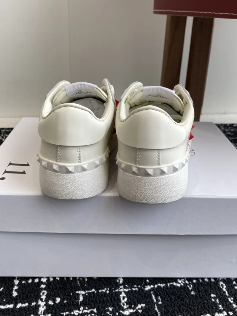 Top match Valentino Rockstud Untitled Shoes