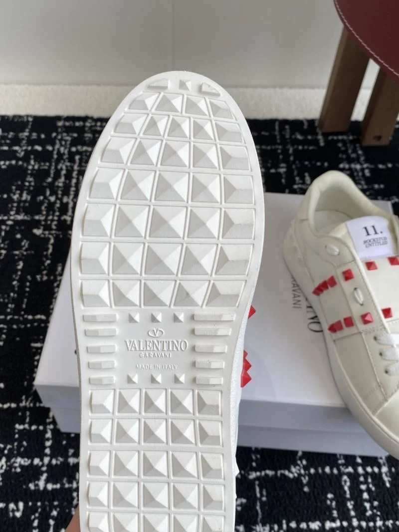 Top match Valentino Rockstud Untitled Shoes