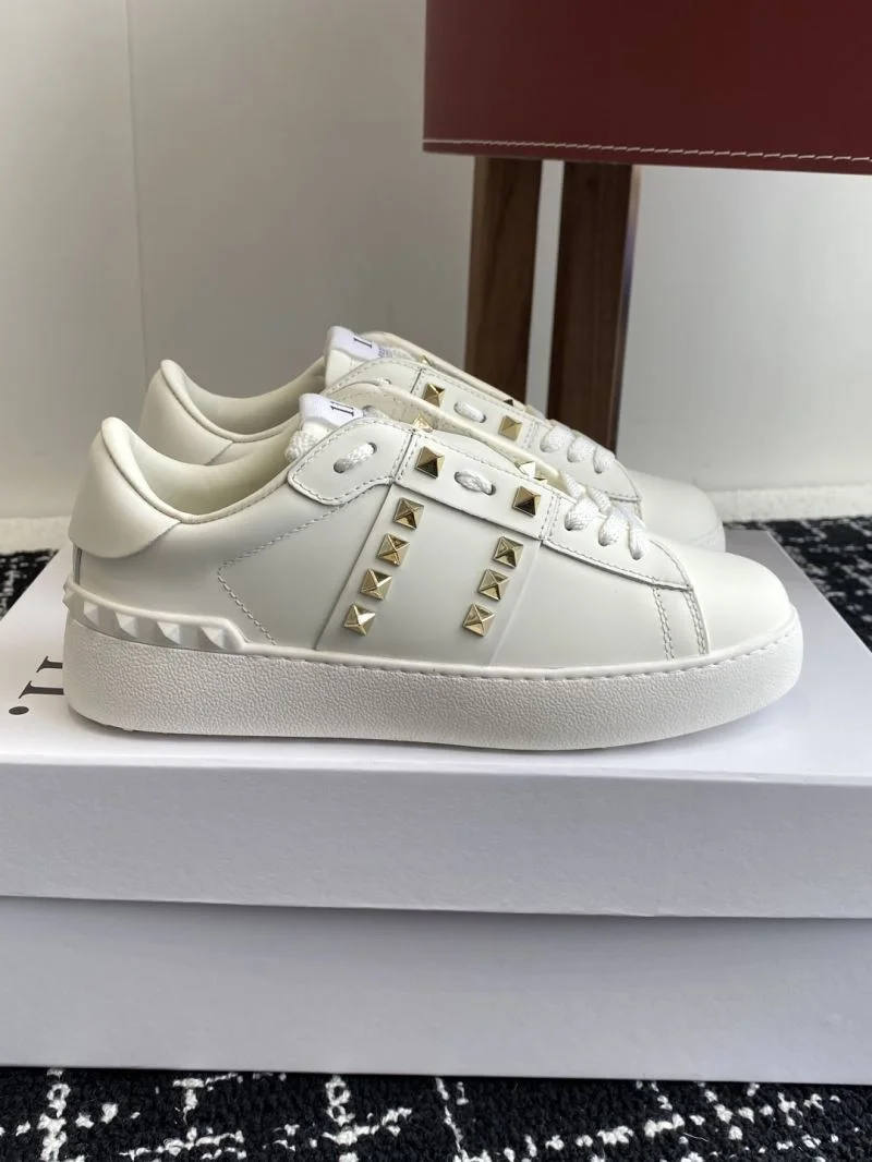 Accurate model Valentino Rockstud Untitled Shoes