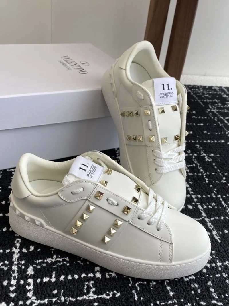 Accurate model Valentino Rockstud Untitled Shoes