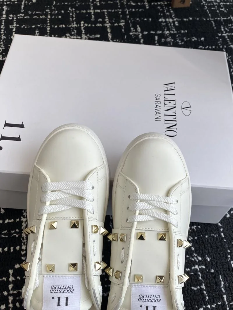 Accurate model Valentino Rockstud Untitled Shoes