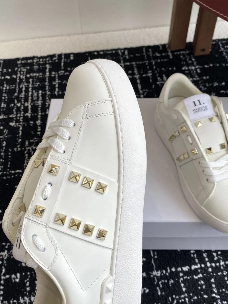 Accurate model Valentino Rockstud Untitled Shoes
