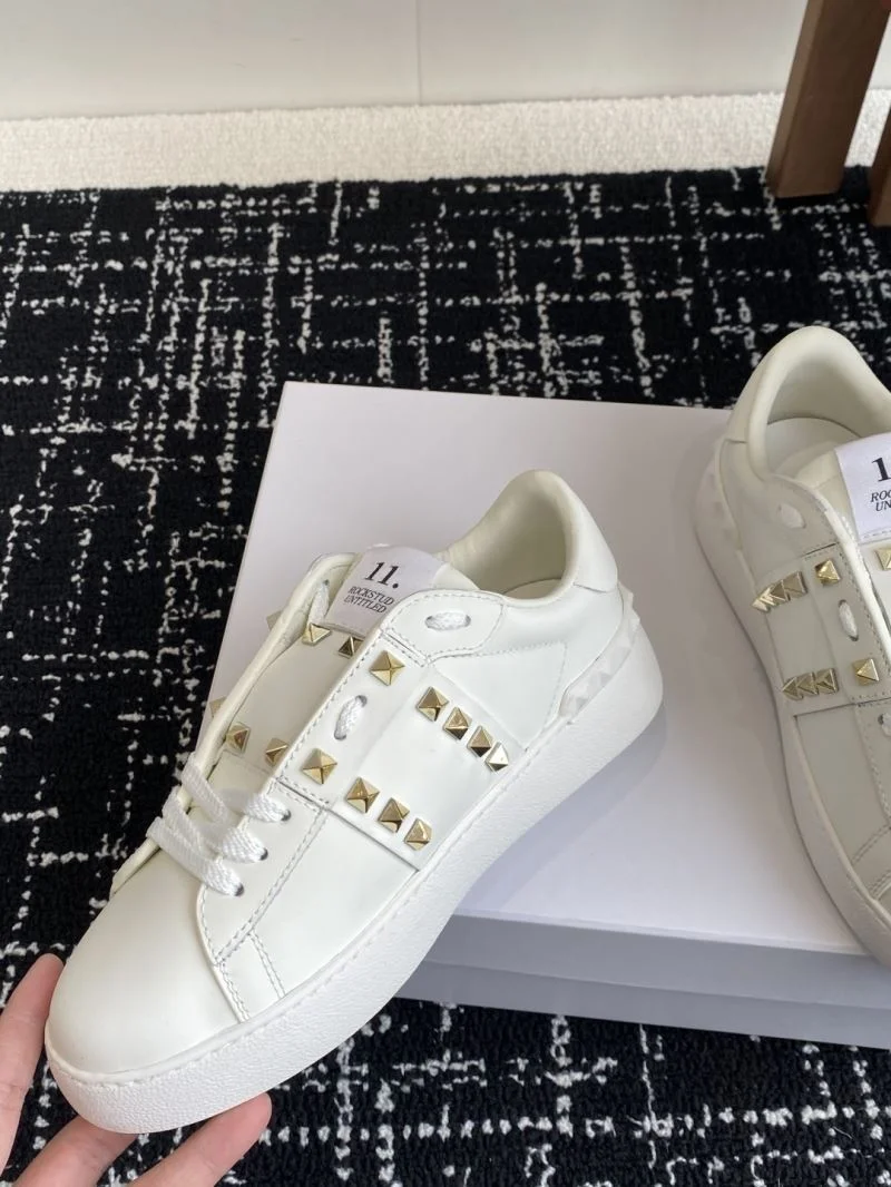 Accurate model Valentino Rockstud Untitled Shoes