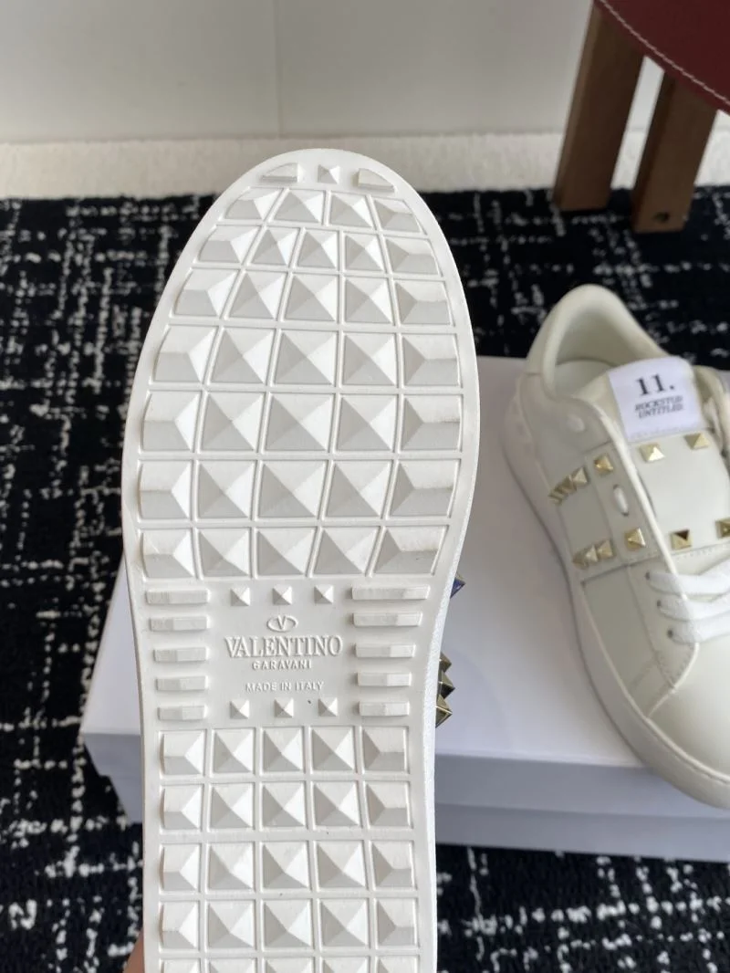 Accurate model Valentino Rockstud Untitled Shoes