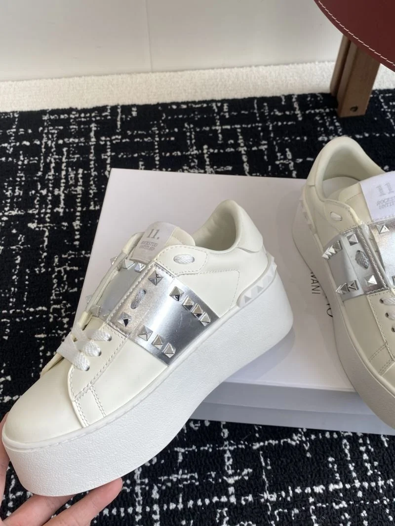 Exact replica Valentino Rockstud Untitled Shoes