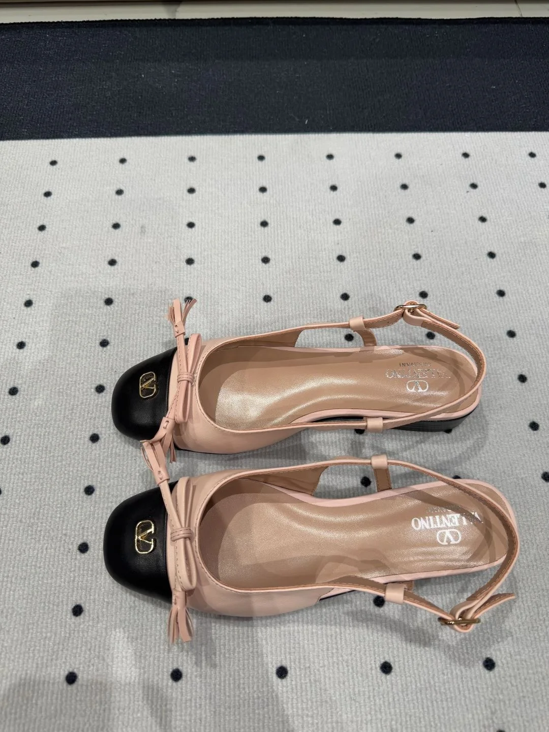 Brand-original Valentino Sandals