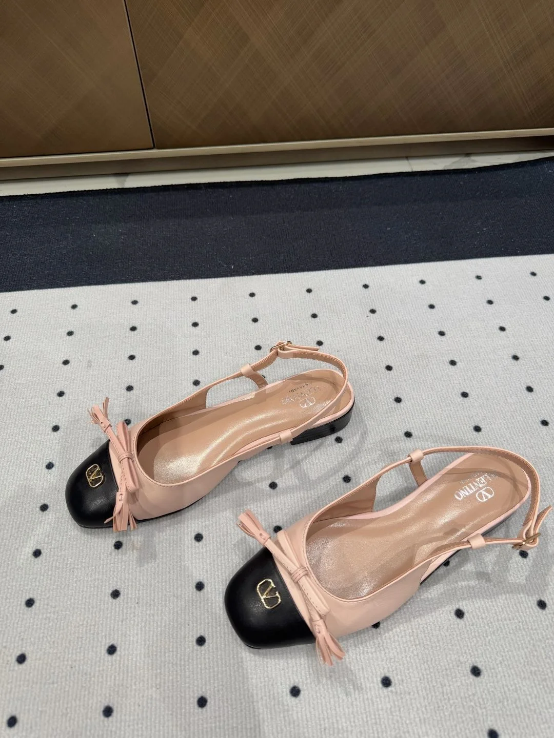 Brand-original Valentino Sandals