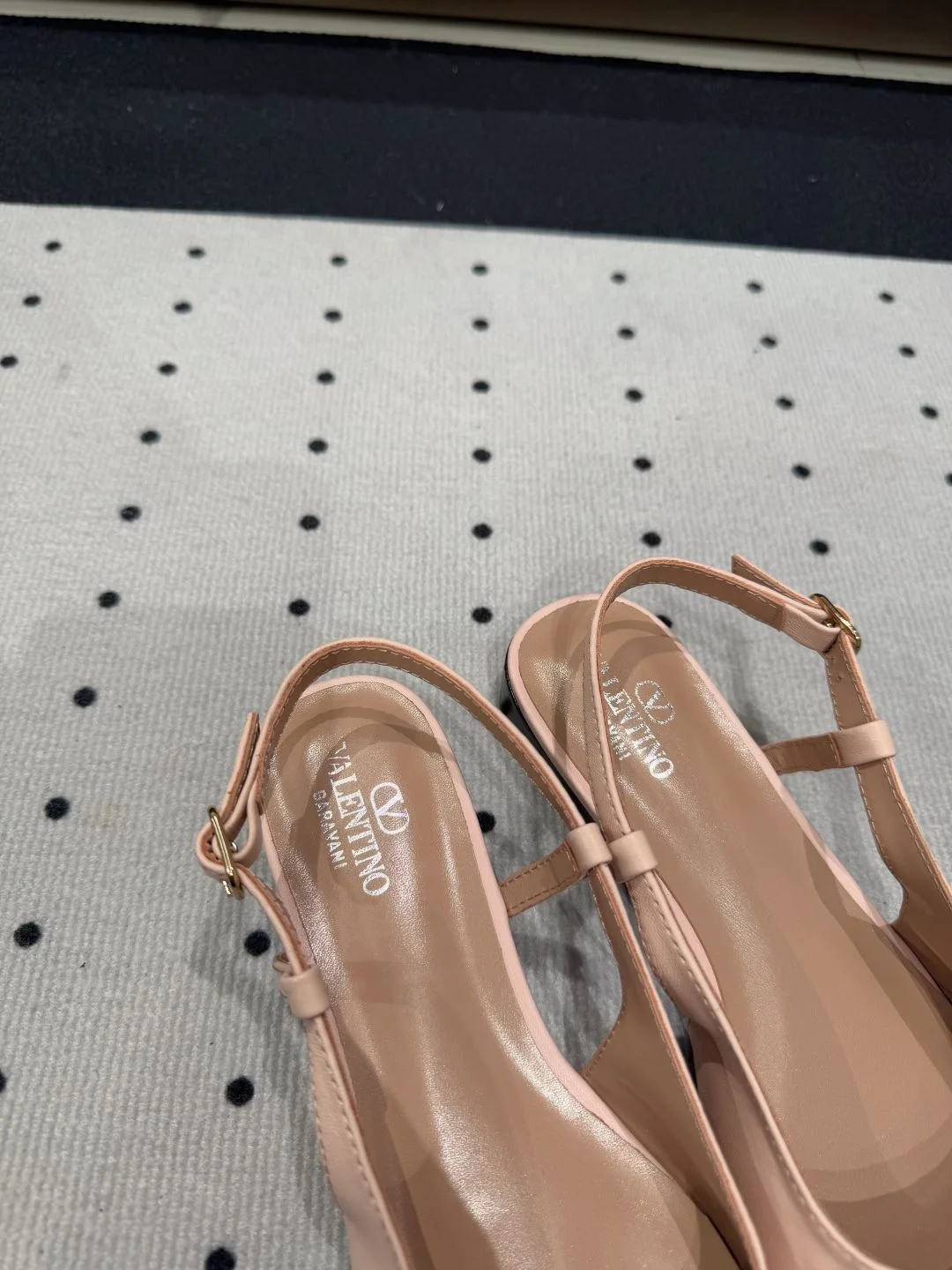 Brand-original Valentino Sandals