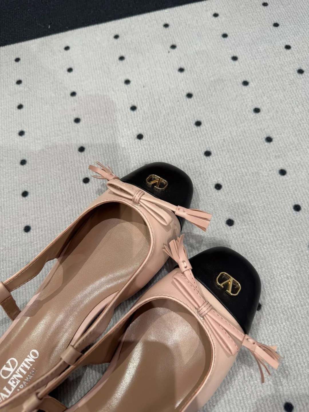 Brand-original Valentino Sandals