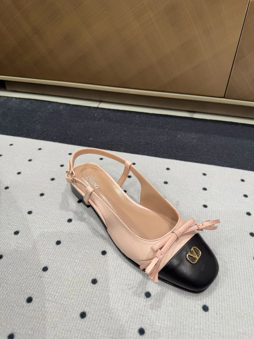 Brand-original Valentino Sandals