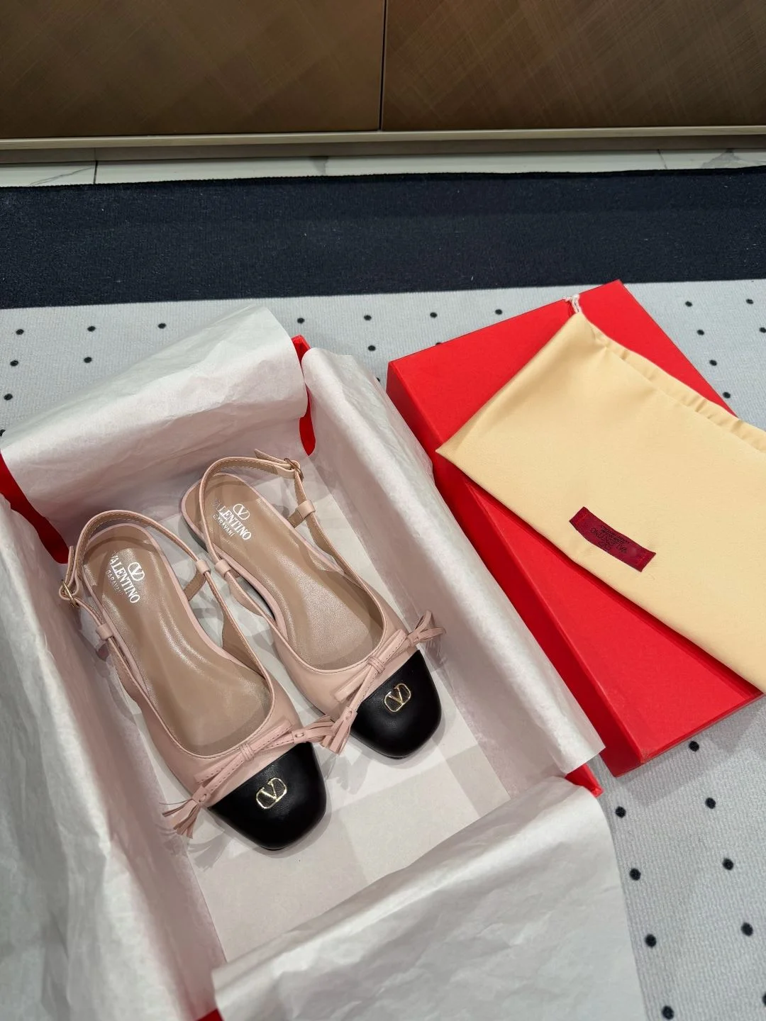Brand-original Valentino Sandals