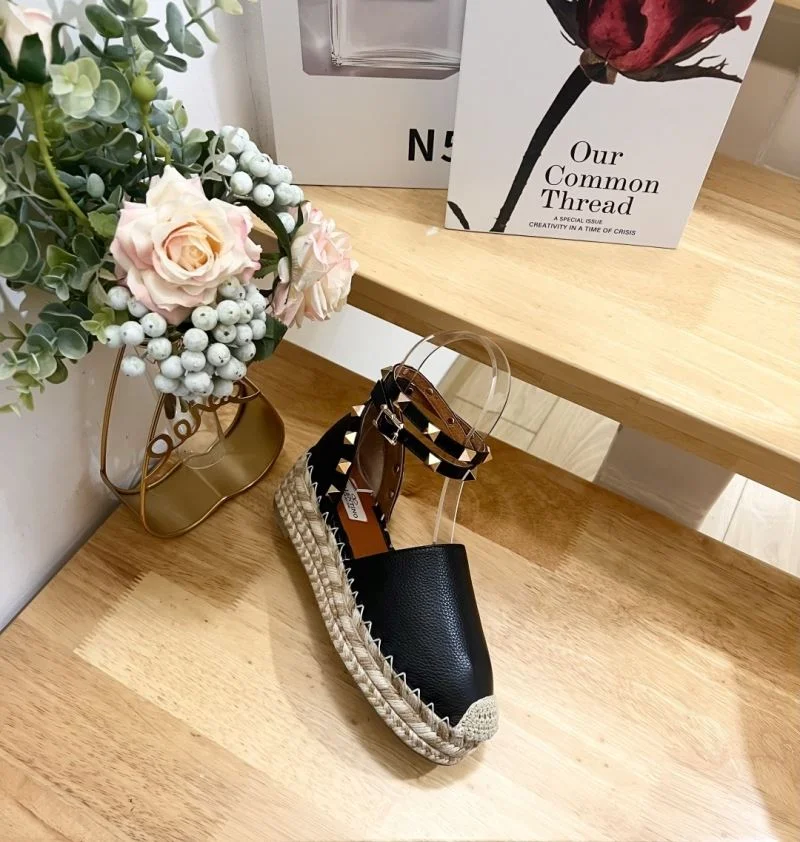 1:1 copy Valentino Sandals