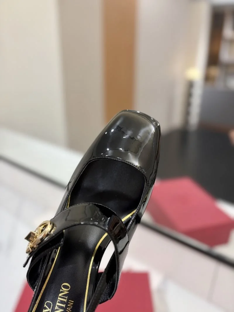 Precise copy Valentino Sandals