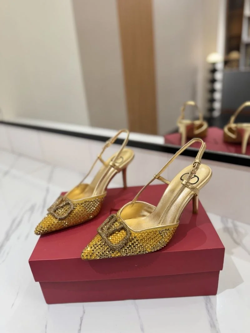 Accurate model Valentino Sandals