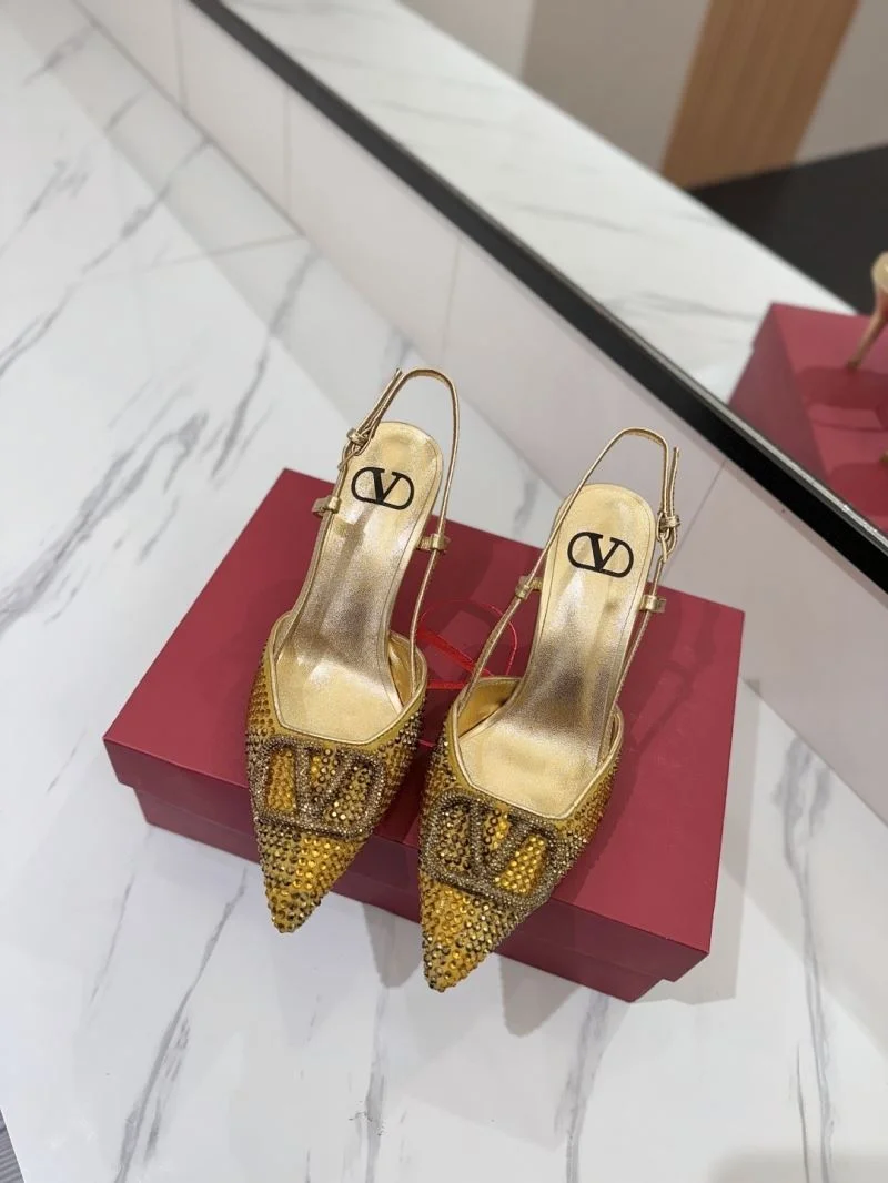 Accurate model Valentino Sandals