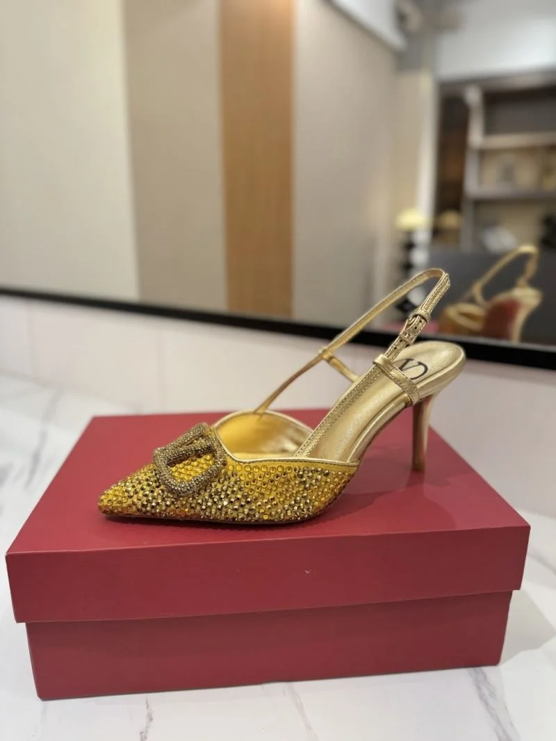 Accurate model Valentino Sandals
