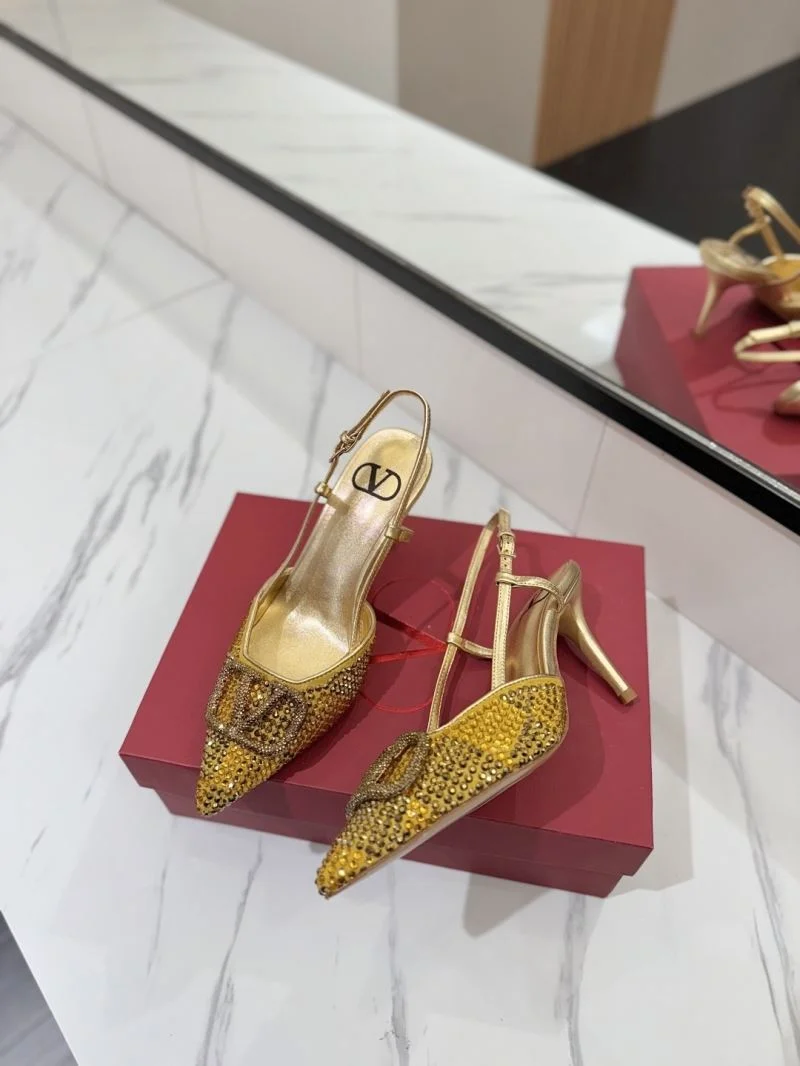 Accurate model Valentino Sandals