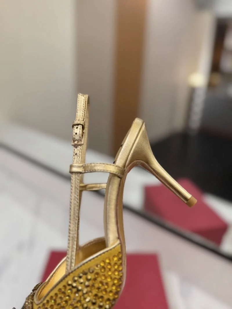 Accurate model Valentino Sandals