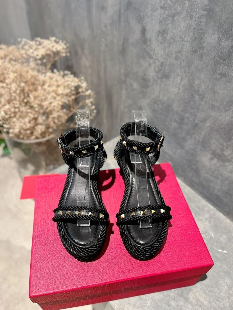 Low-cost Valentino Sandals
