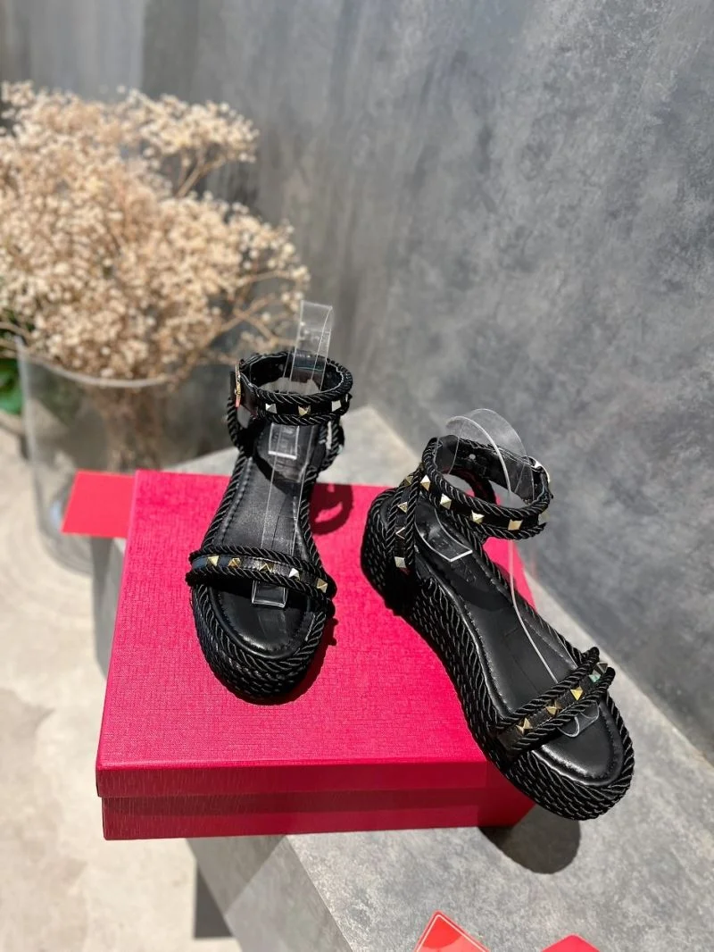 Low-cost Valentino Sandals