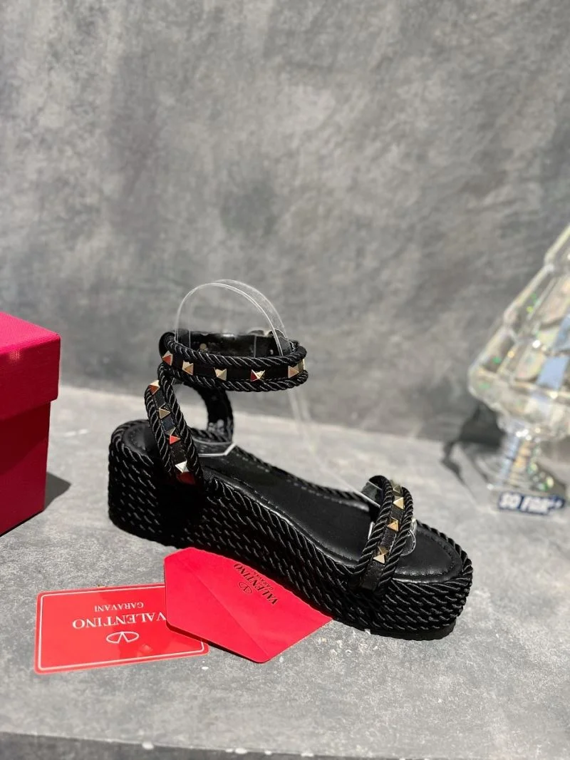 Low-cost Valentino Sandals