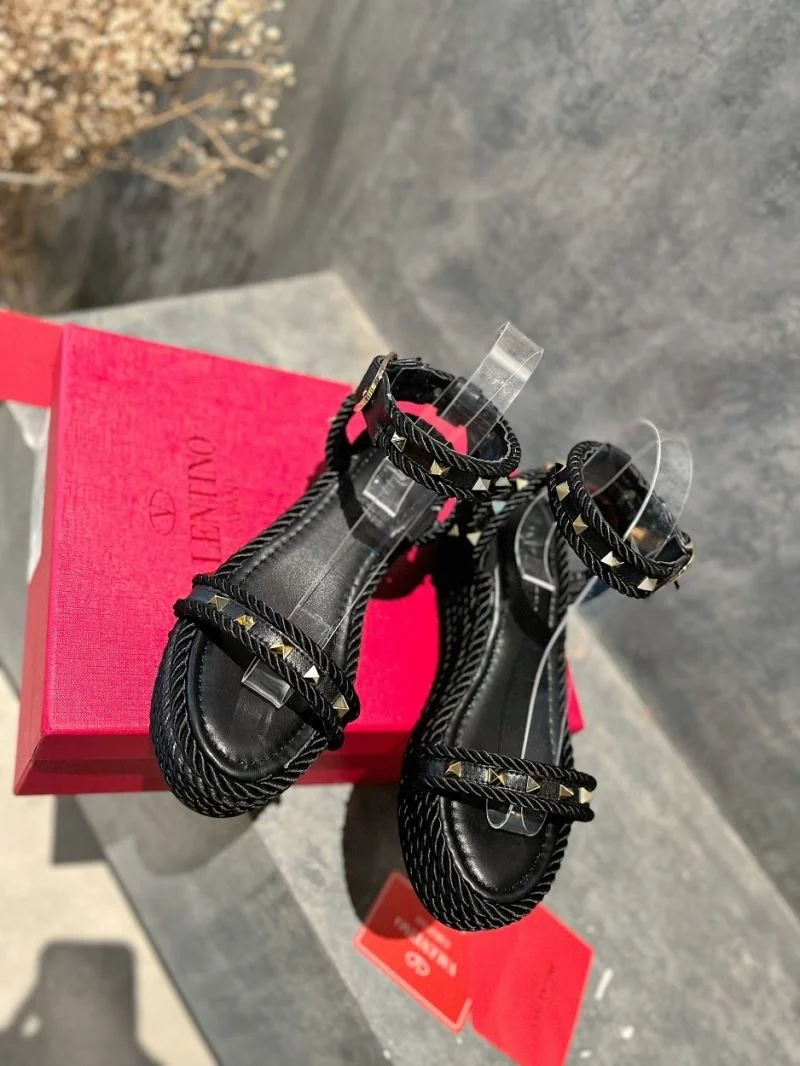 Low-cost Valentino Sandals
