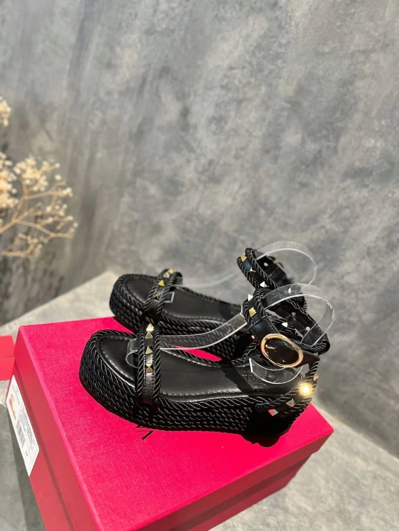 Low-cost Valentino Sandals