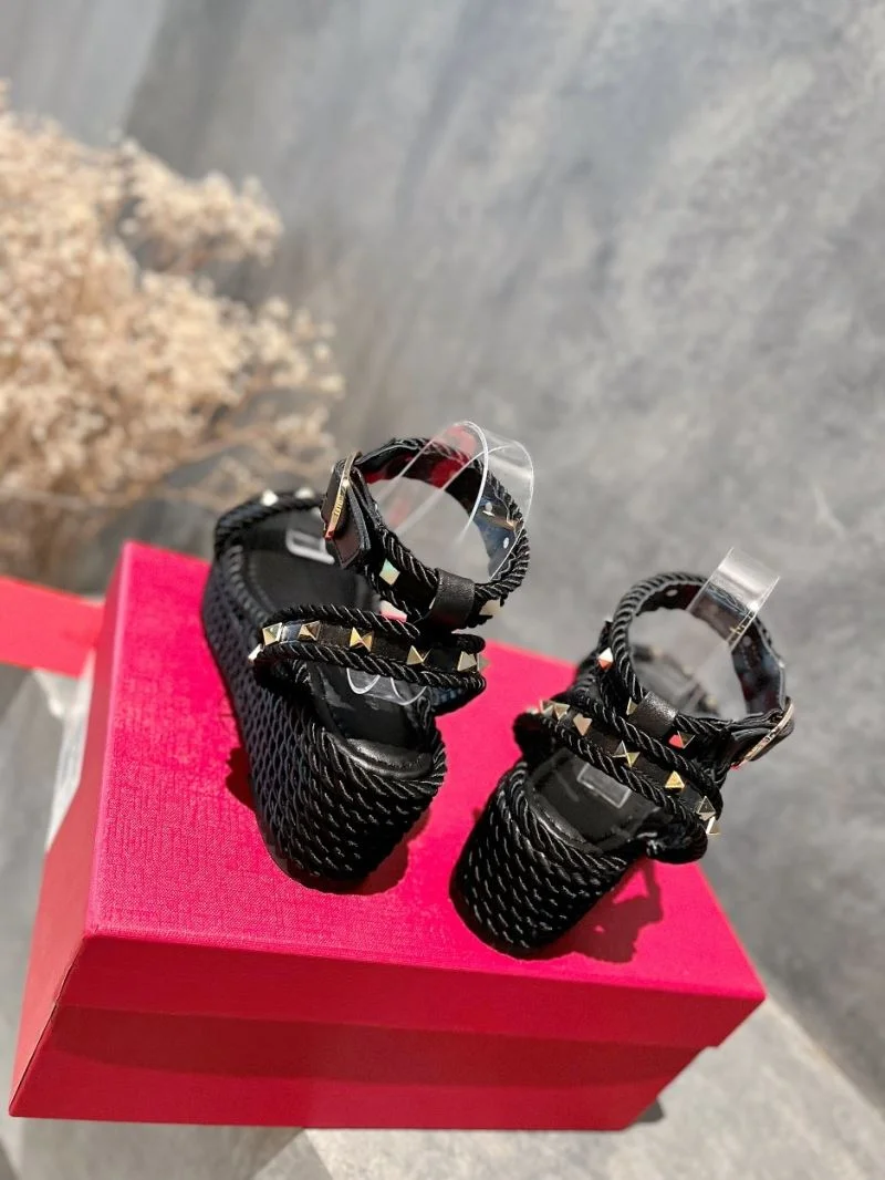 Low-cost Valentino Sandals