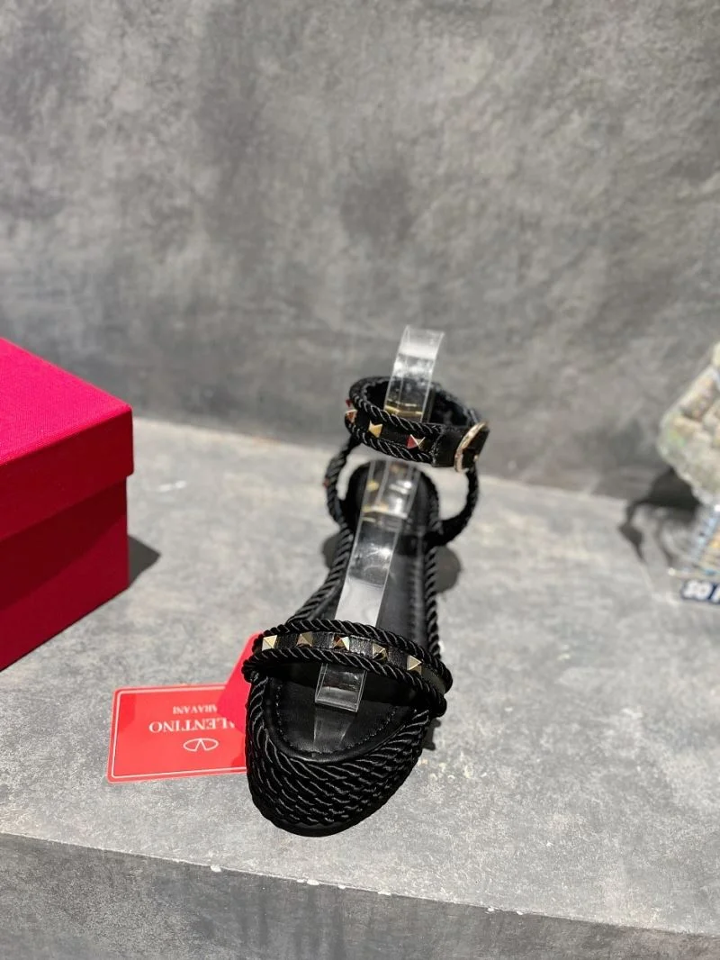 Low-cost Valentino Sandals