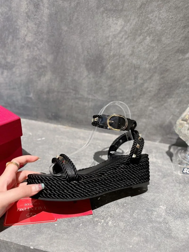 Low-cost Valentino Sandals