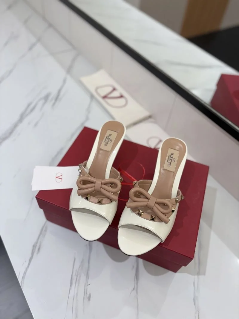 Brand-original Valentino Sandals
