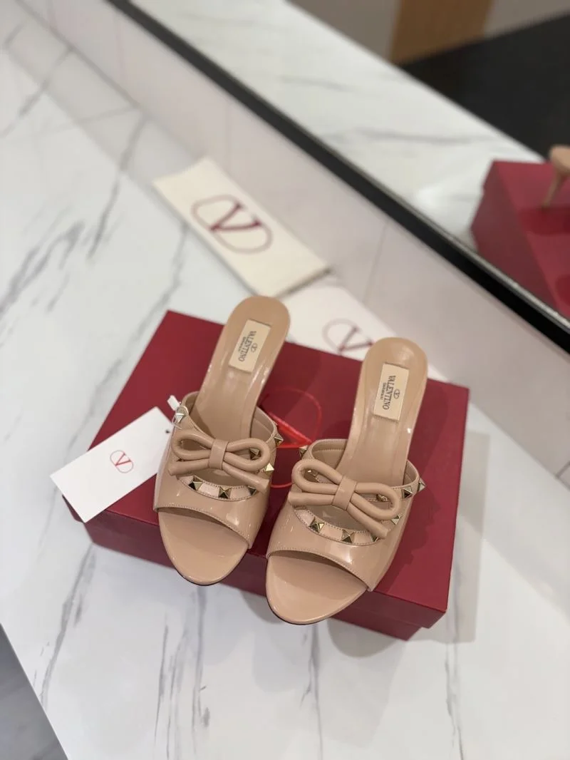 Low-cost Valentino Sandals