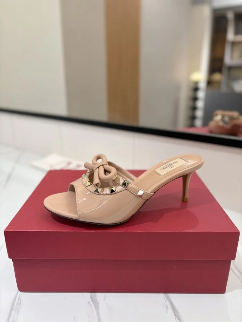 Low-cost Valentino Sandals