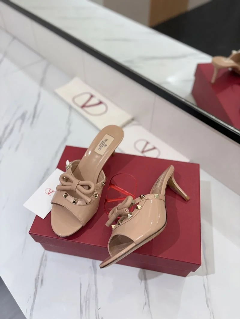 Low-cost Valentino Sandals