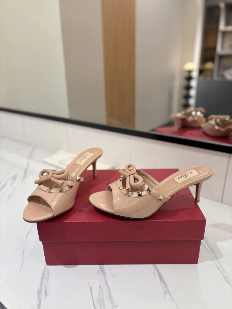 Low-cost Valentino Sandals