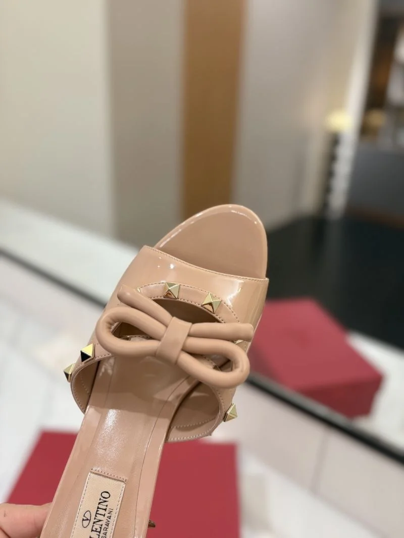 Low-cost Valentino Sandals