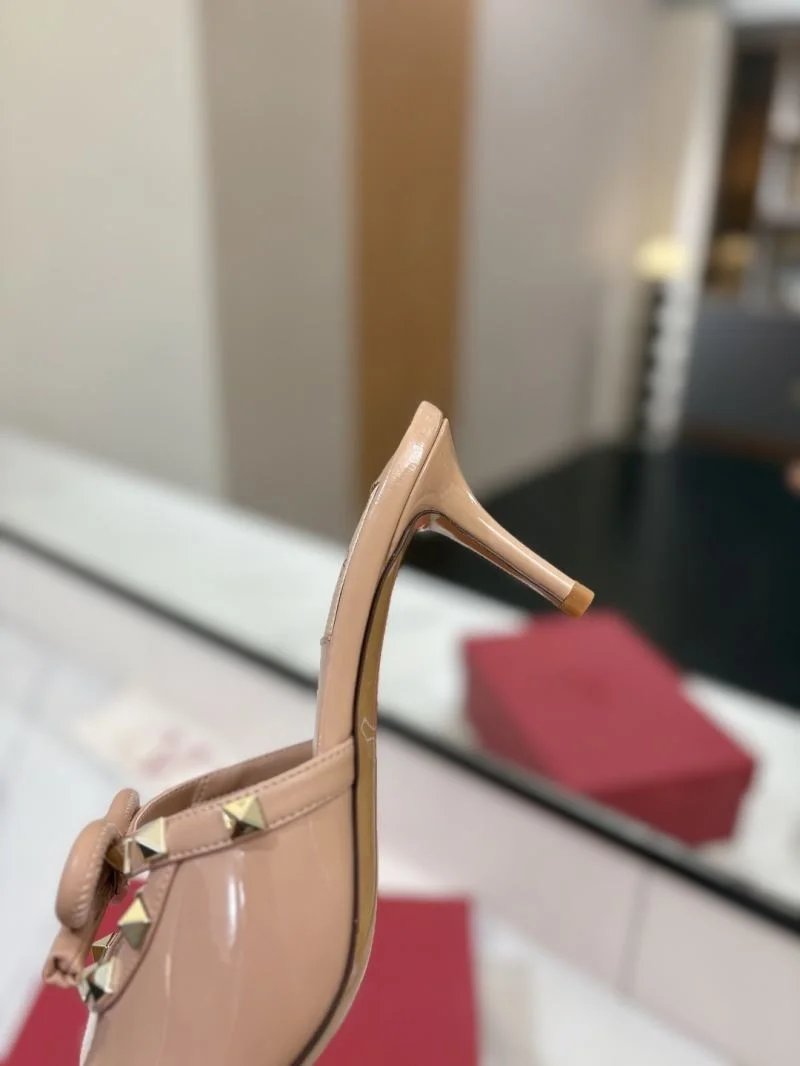 Low-cost Valentino Sandals