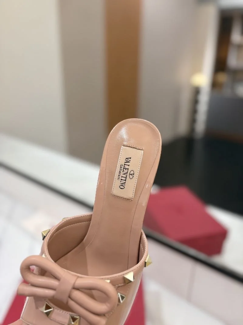 Low-cost Valentino Sandals