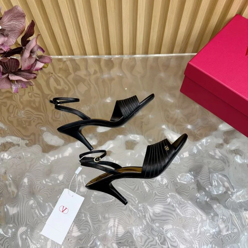 Top match Valentino Sandals