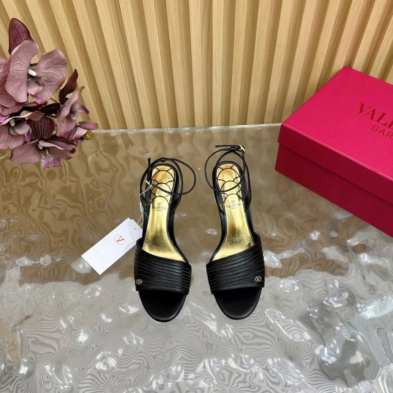 Top match Valentino Sandals