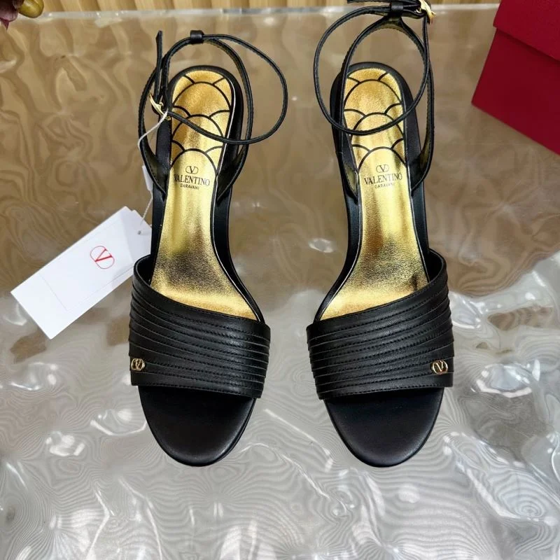Top match Valentino Sandals