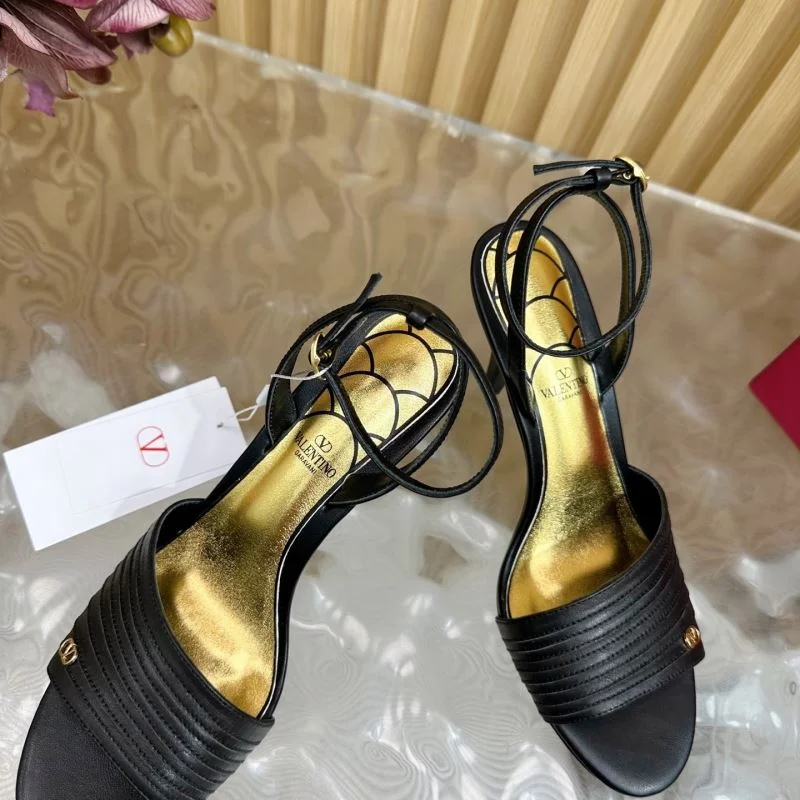 Top match Valentino Sandals