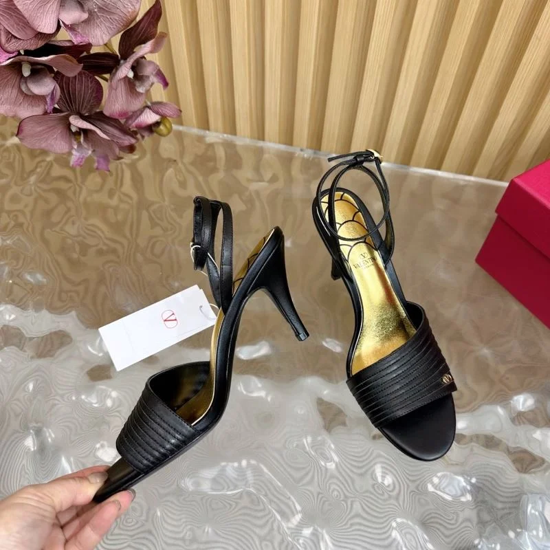 Top match Valentino Sandals