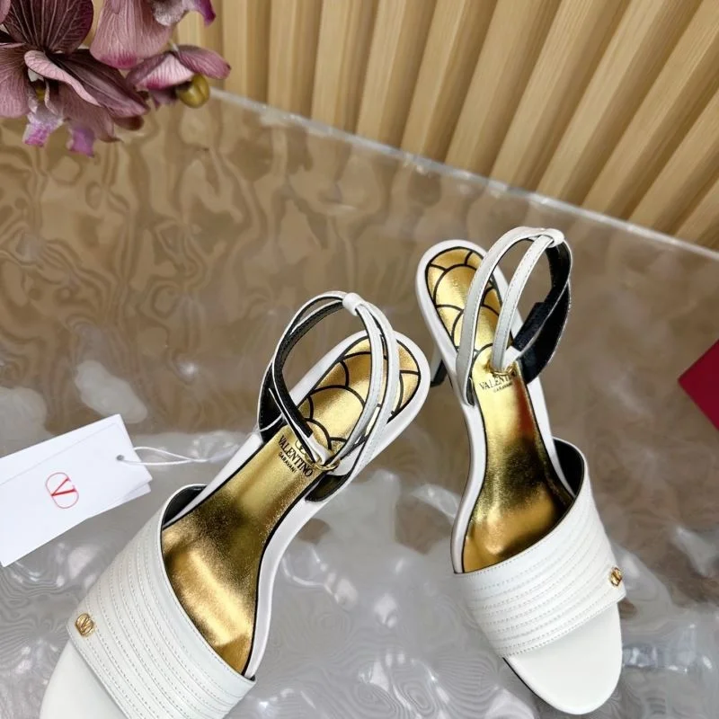 Accurate model Valentino Sandals