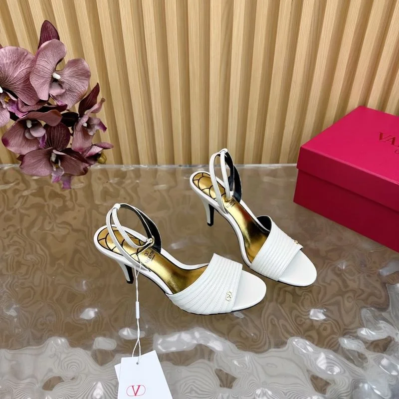 Accurate model Valentino Sandals