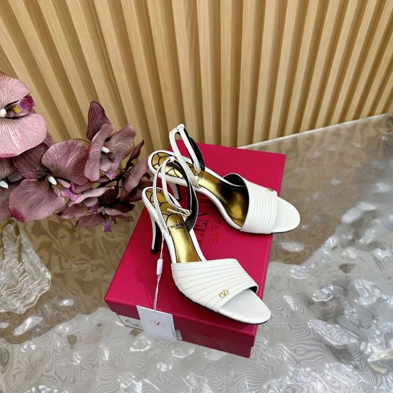 Accurate model Valentino Sandals