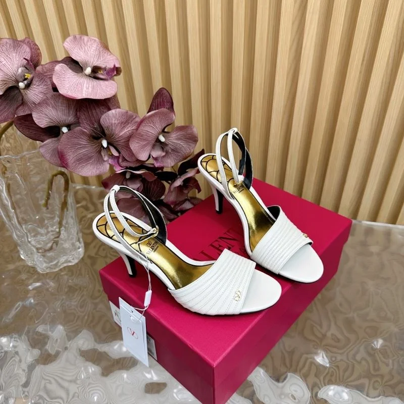 Accurate model Valentino Sandals